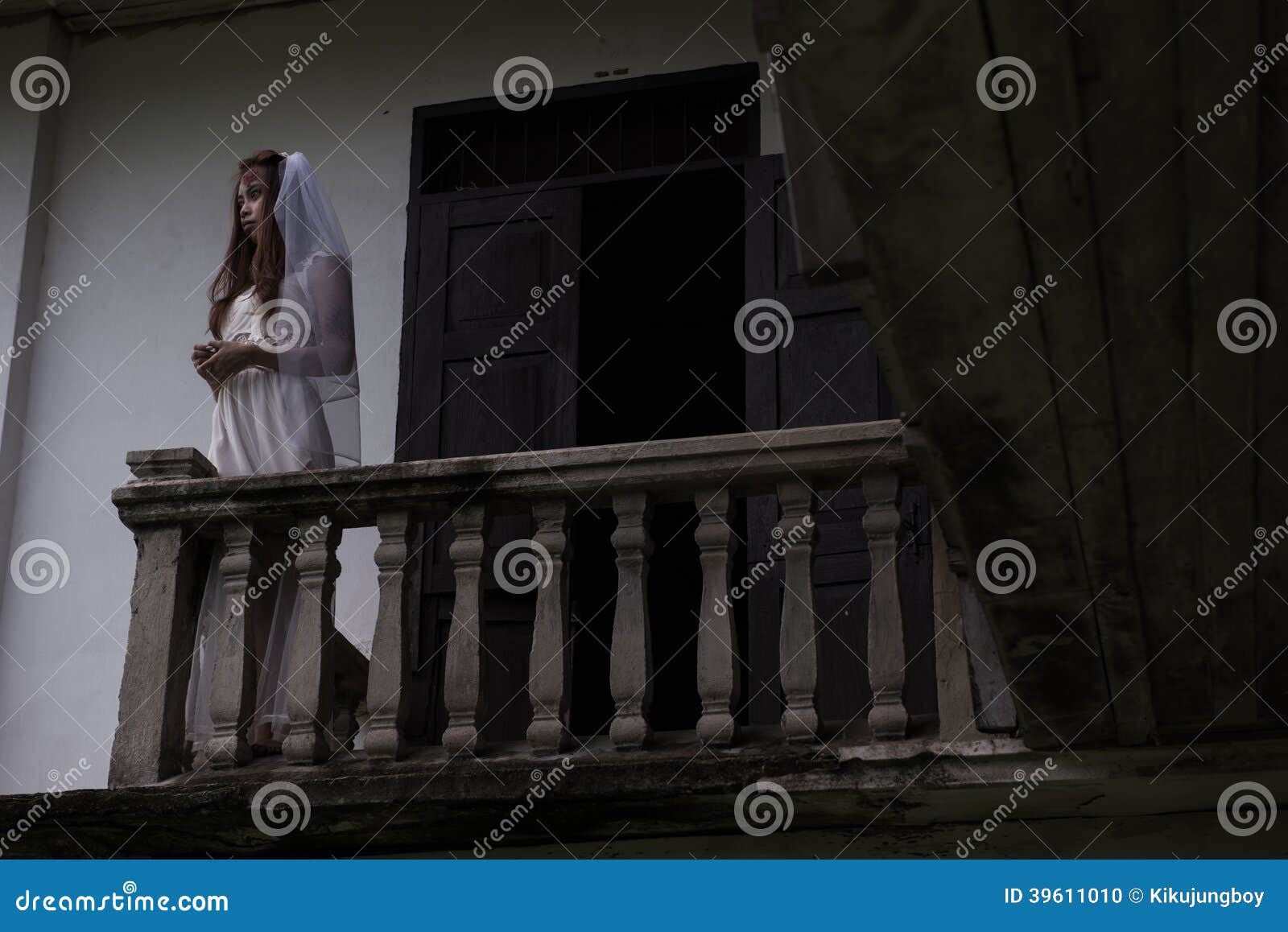 The Scary Bride Ghost Story Stock Photo - Image of hell, frighten: 39611010