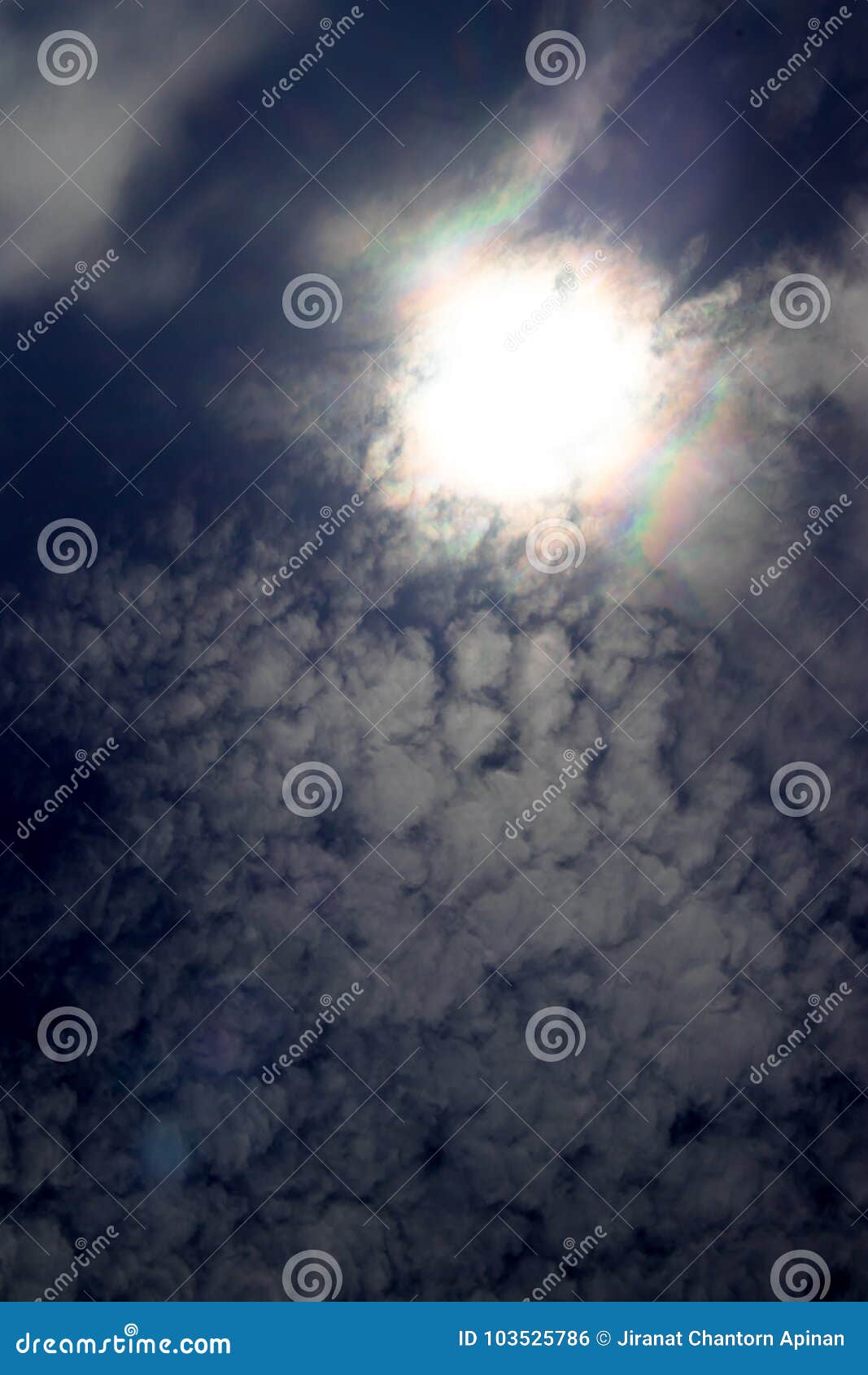 The Scattered Clouds with the Rainbow Radius of Sun Stock Photo - Image ...