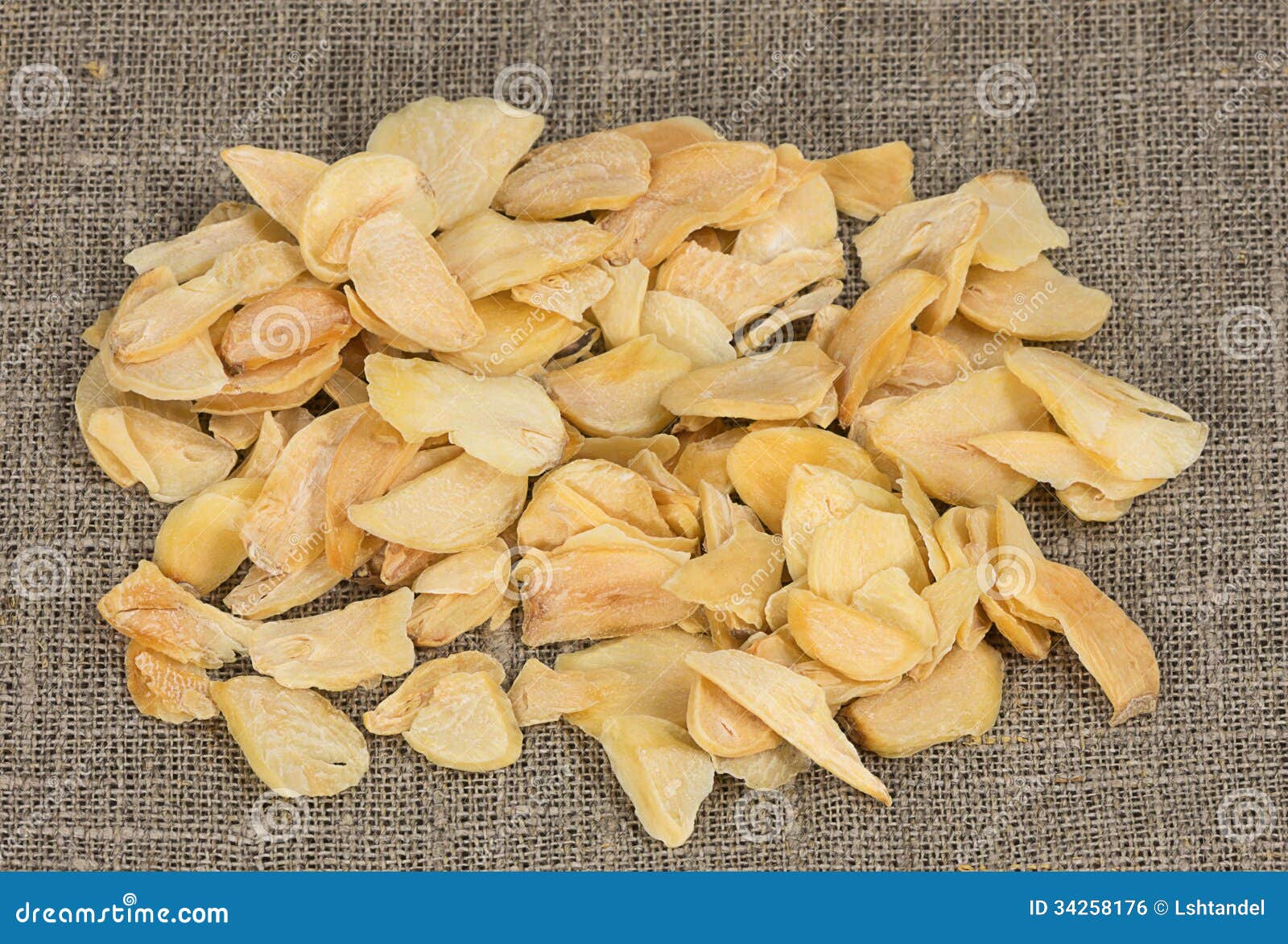 Scattered Dried Garlic Background Rough Cloth Stock Photos - Free ...