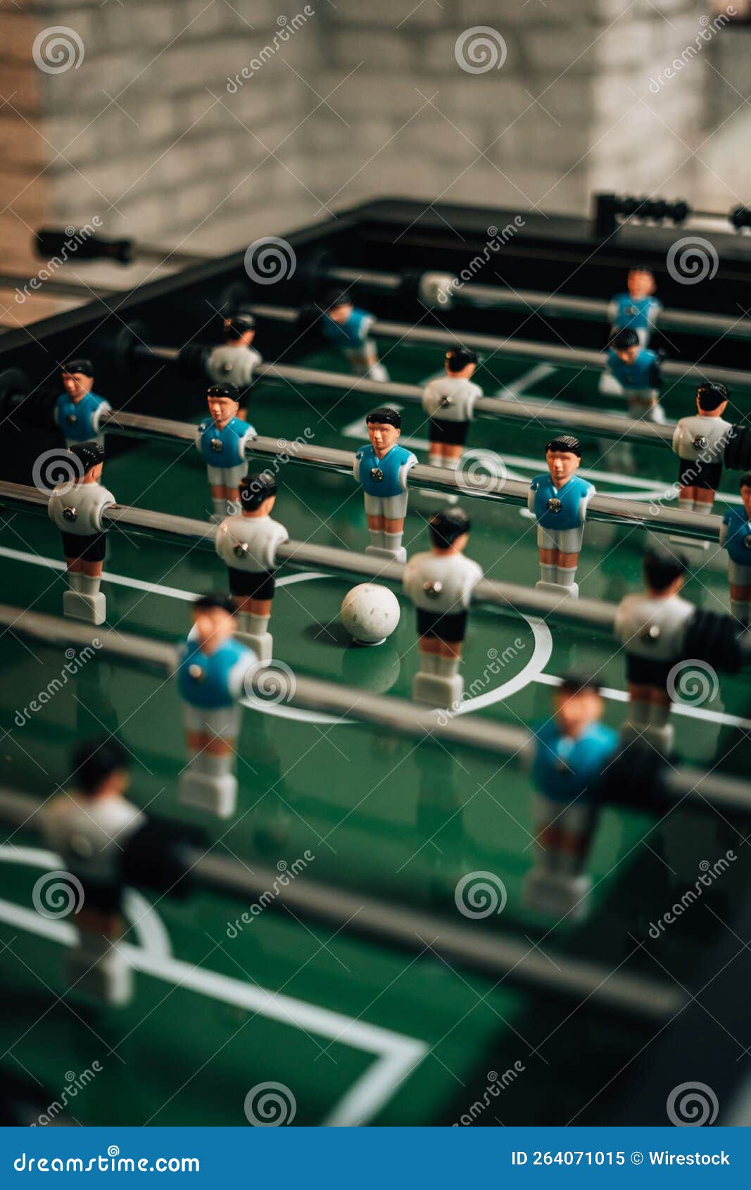 Scatto Verticale Di Un Calciatore Da Tavolo Immagine Stock - Immagine ...