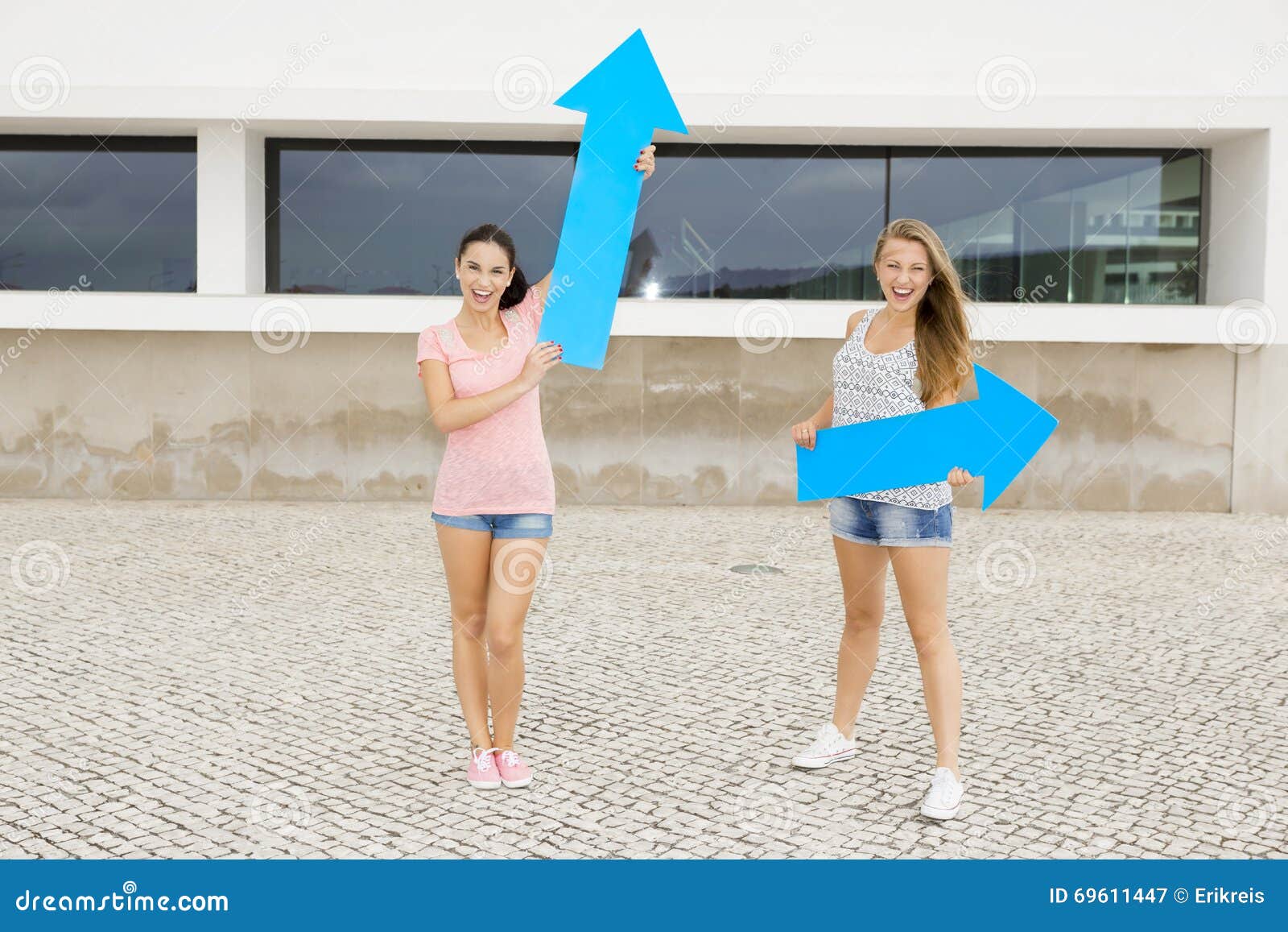 Scelte dopo la scuola immagine stock. Immagine di esterno - 69611447