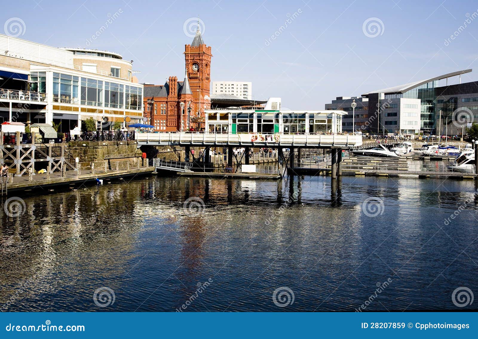 Scena Della Baia Di Cardiff Immagine Stock - Immagine di occupato ...