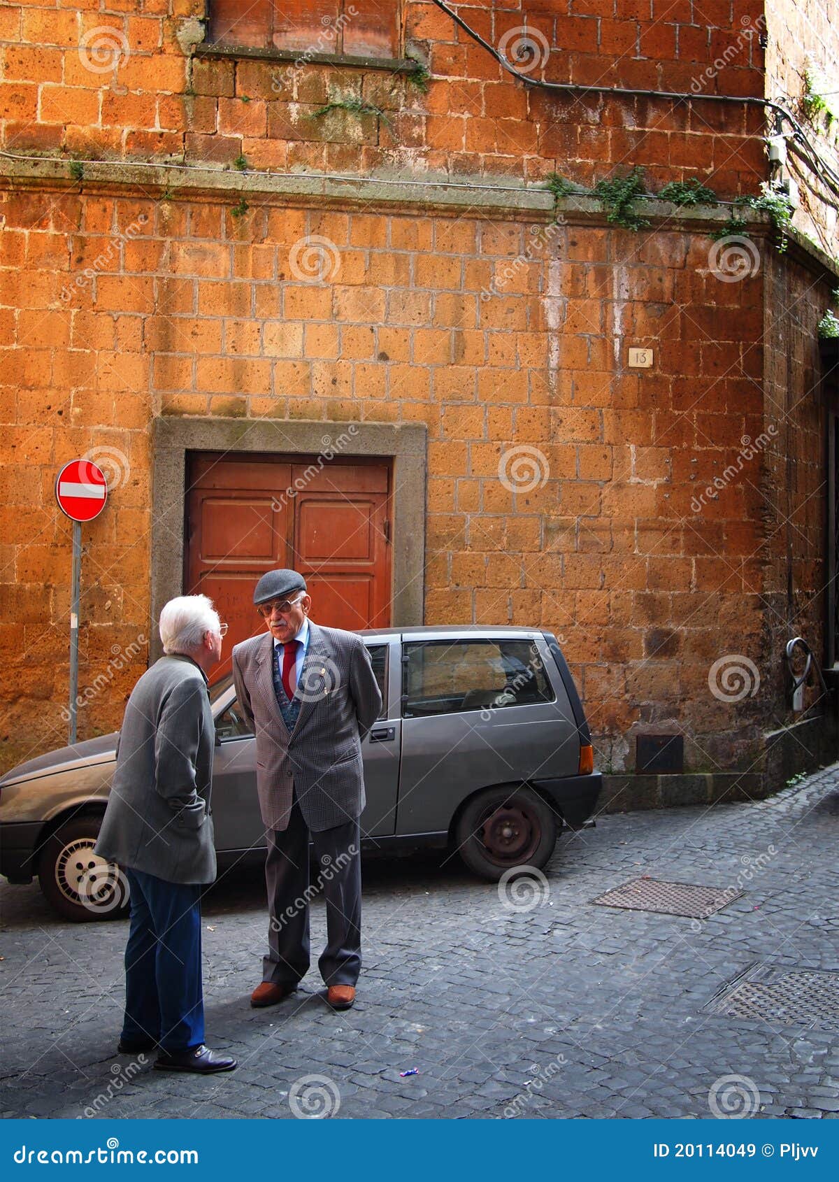 Scena Italiana Tipica Della Via Immagine Stock Editoriale - Immagine di ...