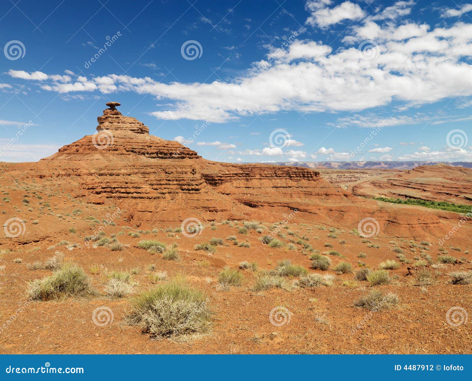 Scena scenica del deserto. fotografia stock. Immagine di roccia - 4487912