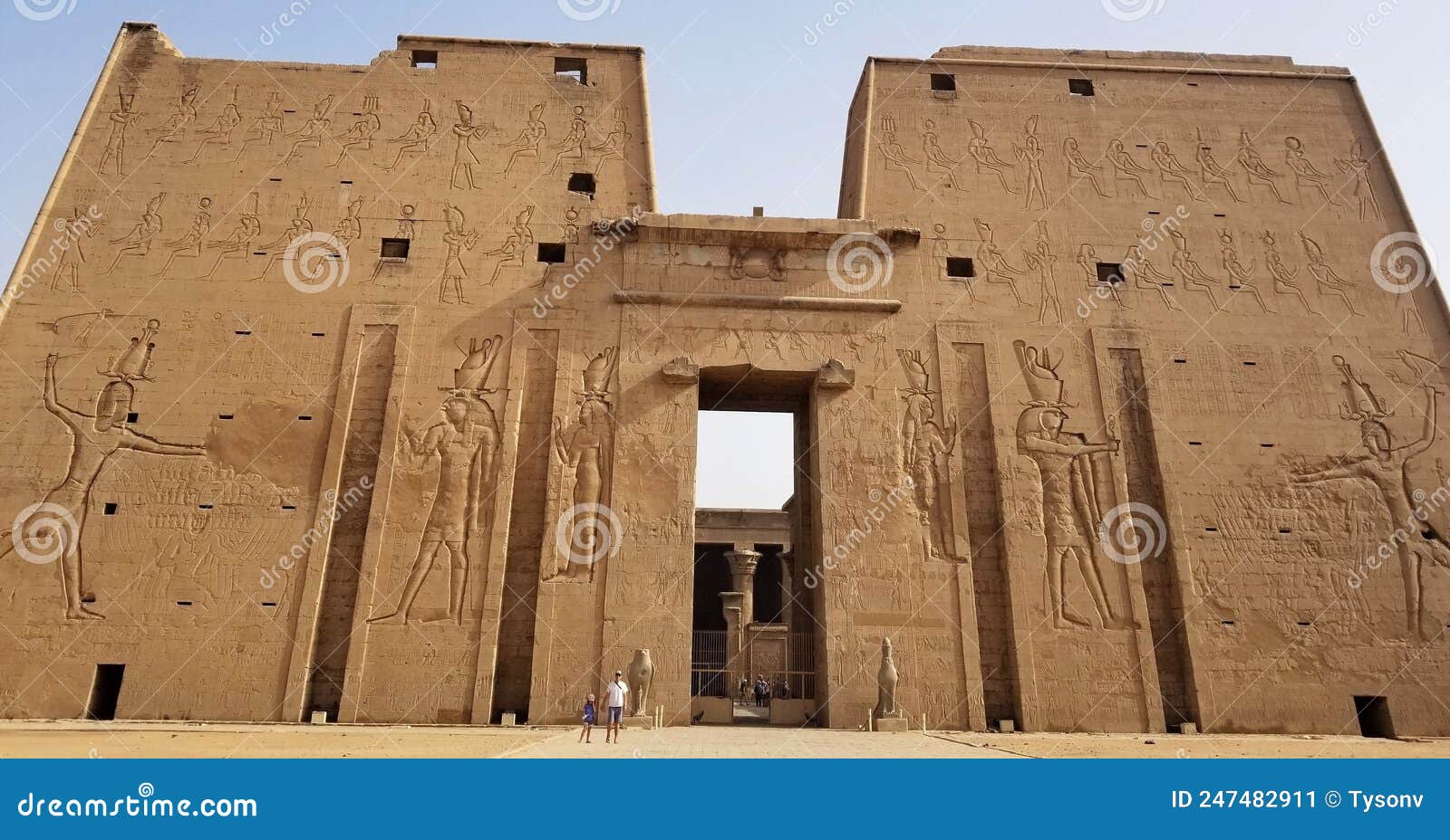 Scene from Egyptian Temples on the Nile River in Egypt Editorial Photo ...