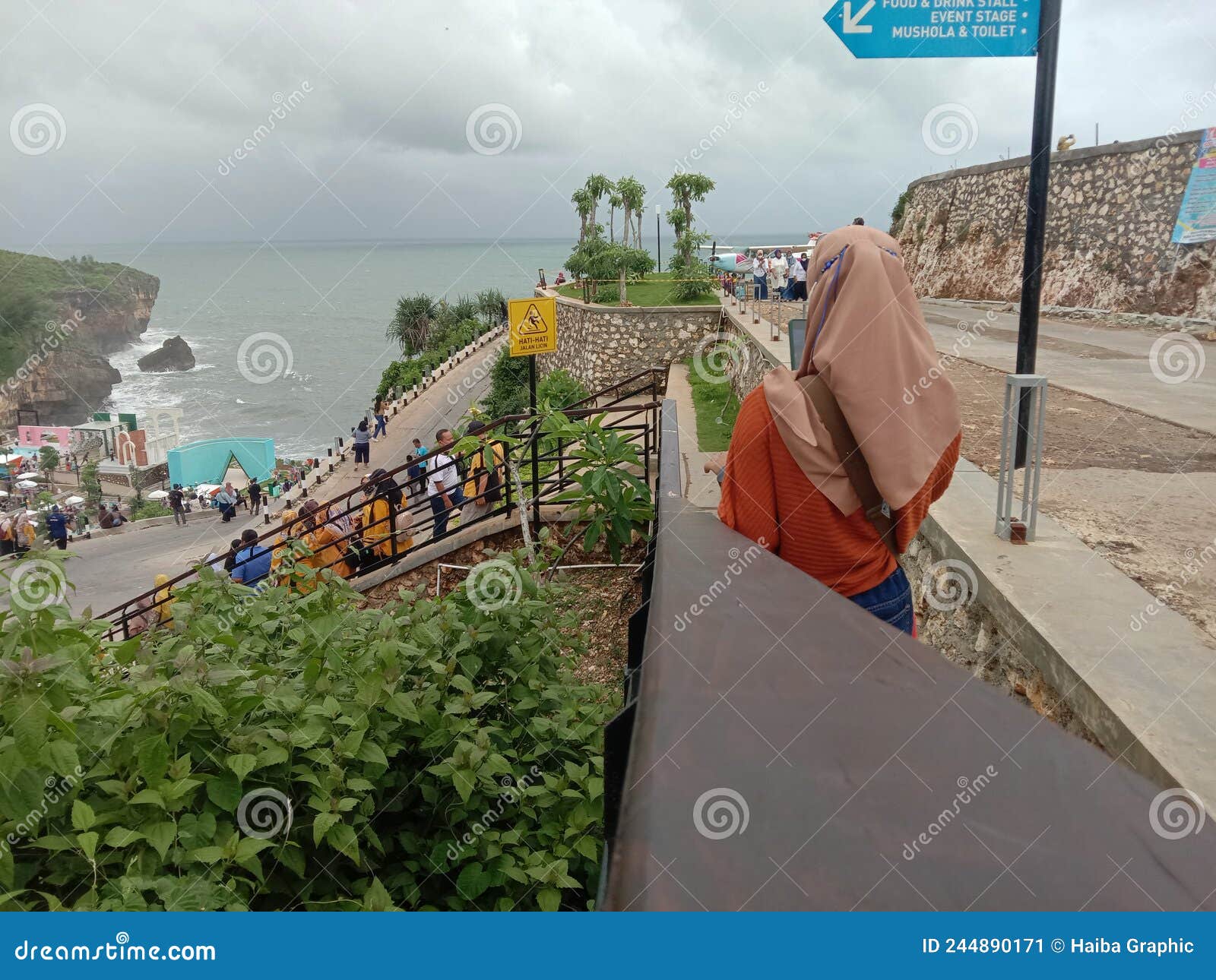 Scenery and Atmosphere of the Beach that Makes the Feeling so Romantic ...
