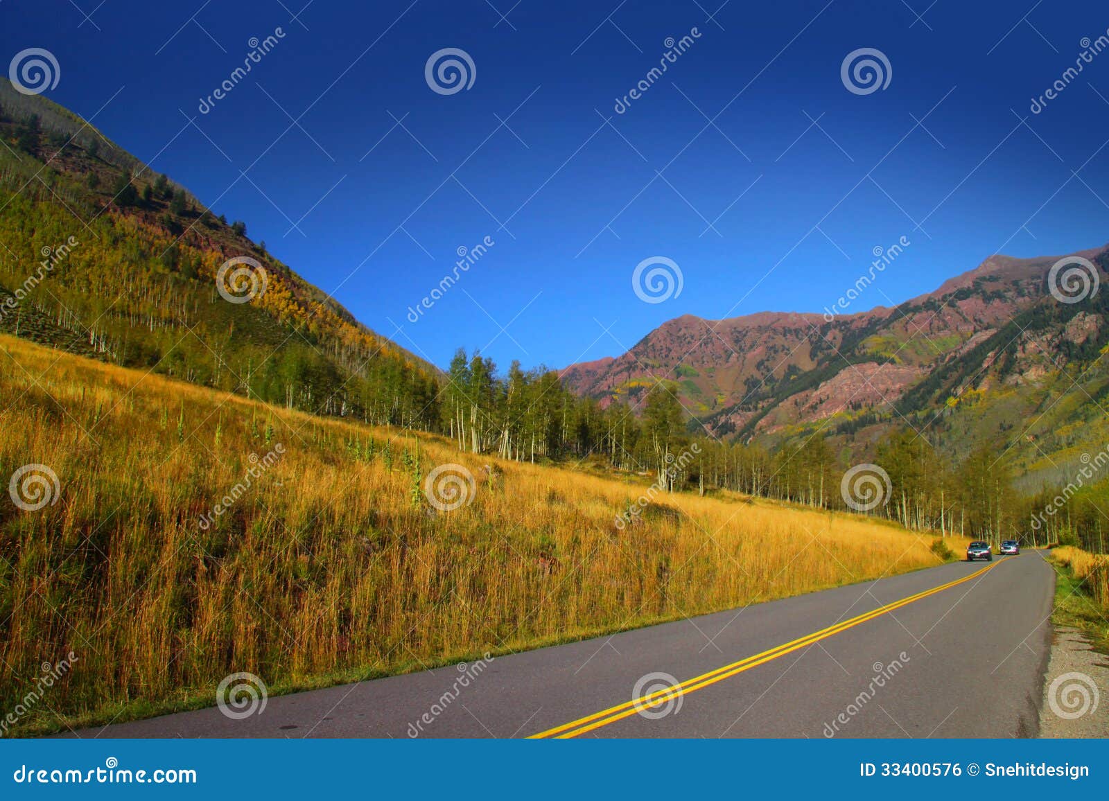 Scenic autumn drive stock photo. Image of seasons, aspen - 33400576