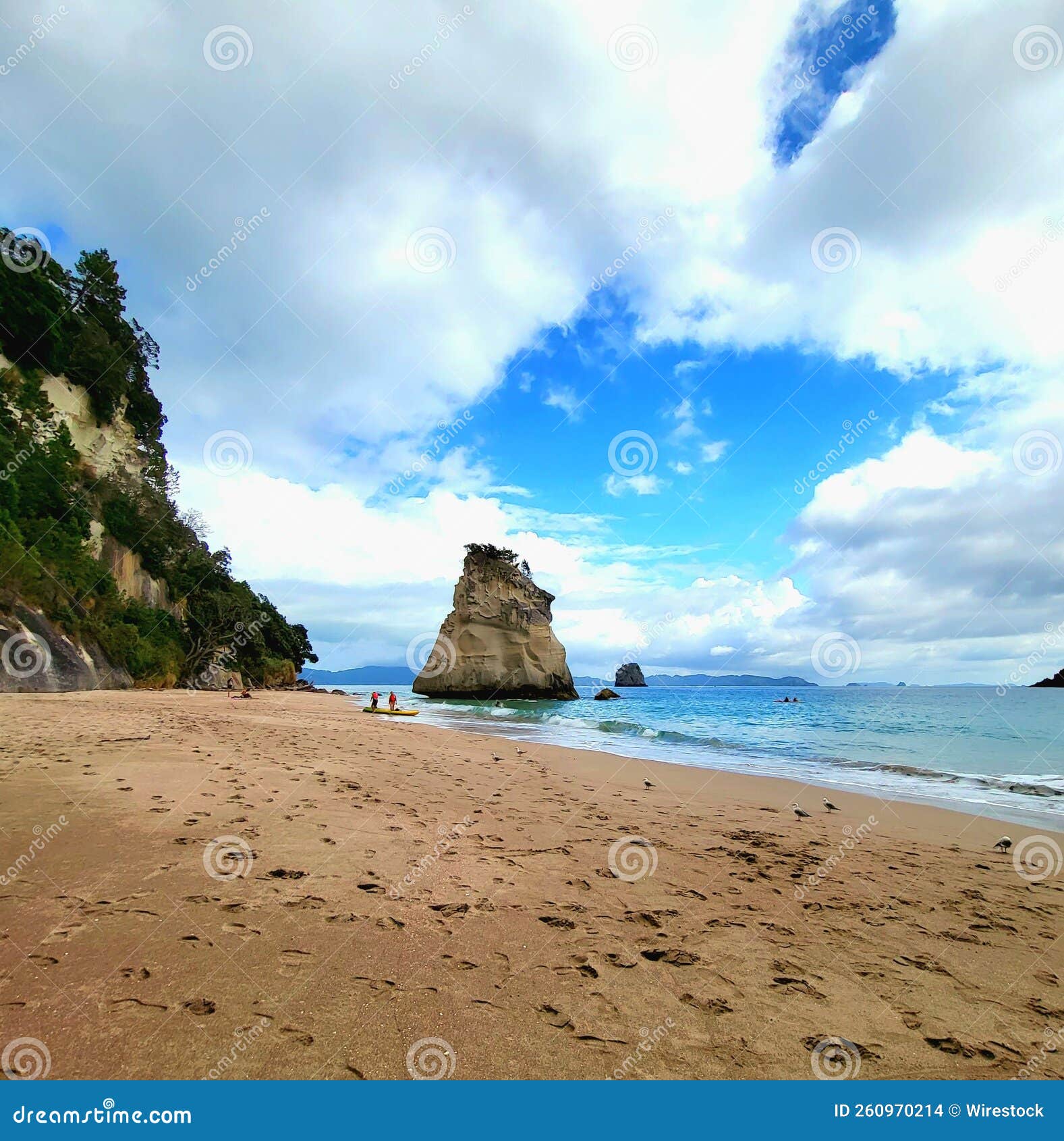 Scenic Display of the Whanganui-a-Hei, Cathedral Cove Marine Reserve at ... Scenic Display of the Whanganui-a-Hei, Cathedral Cove Marine Reserve at ...