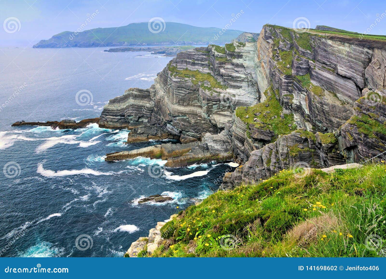 Kerry Cliffs of Portmagee on the Skellig Ring Drive, Ireland Stock ...