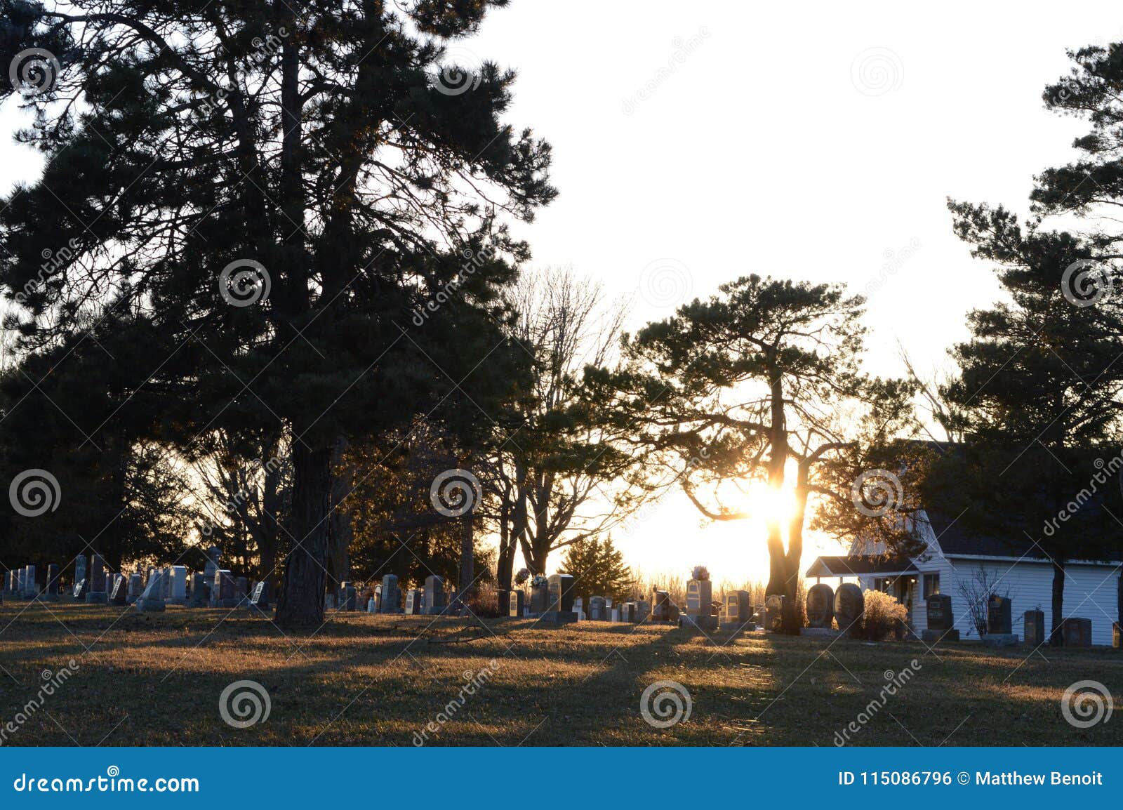 Scenic Sunsetting Graveyard Editorial Photo - Image of cemetery, sunset ...