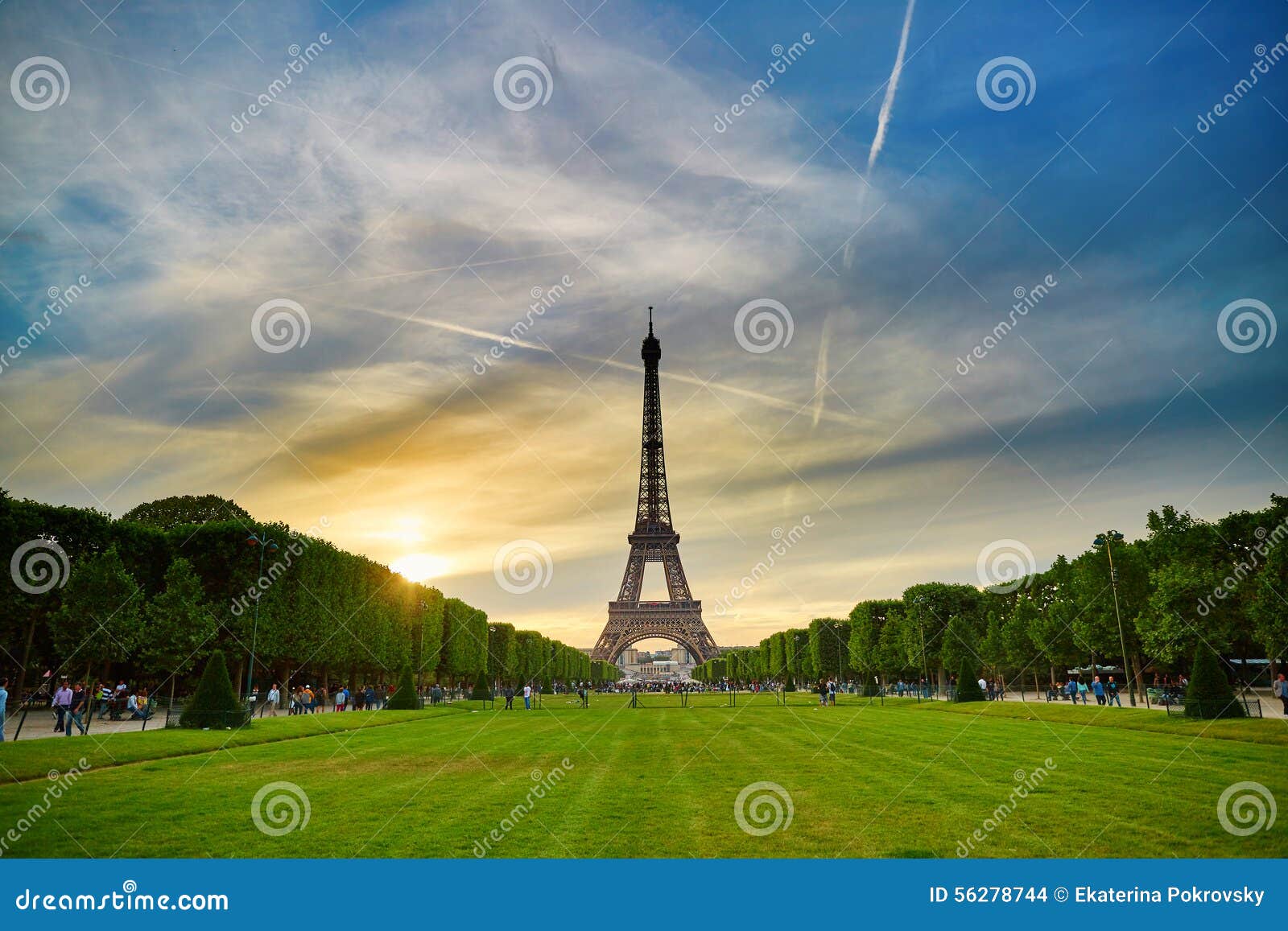 Scenic View of the Eiffel Tower in Paris Editorial Stock Image - Image ...