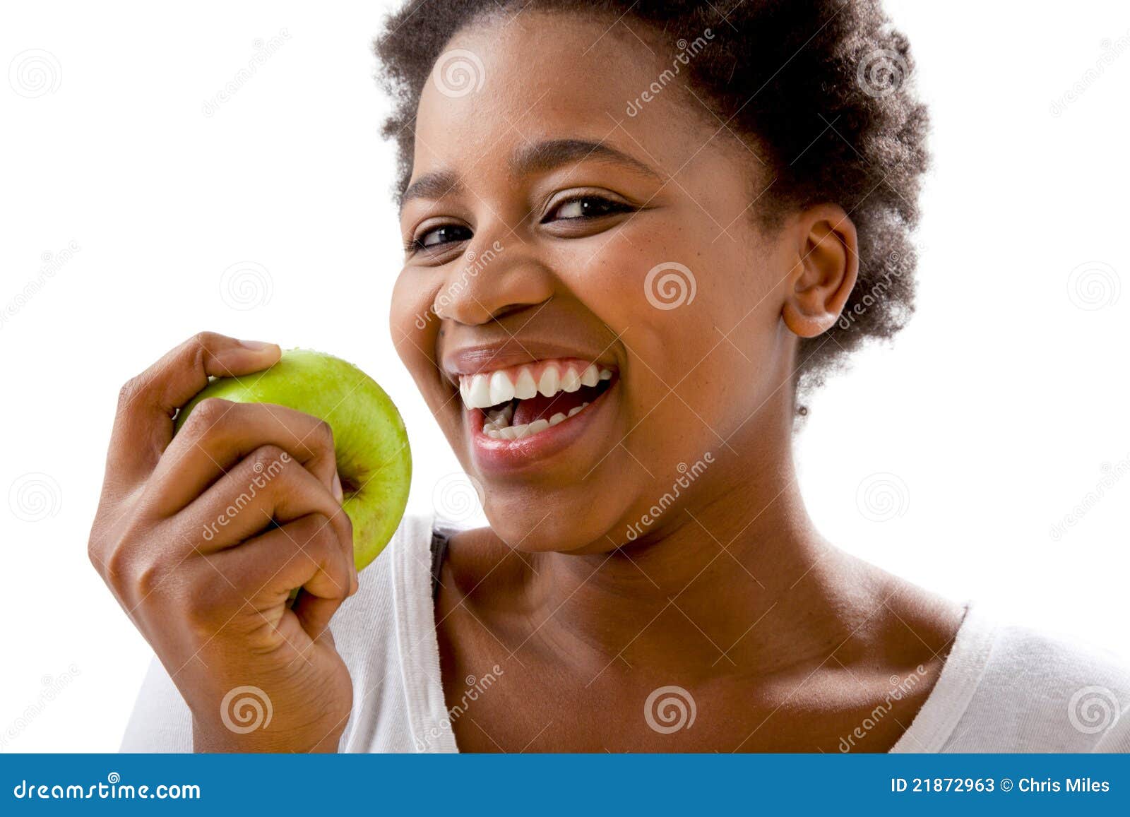 Schöne Afrikanerinnen, Die Einen Apfel Essen Stockbild - Bild von ...