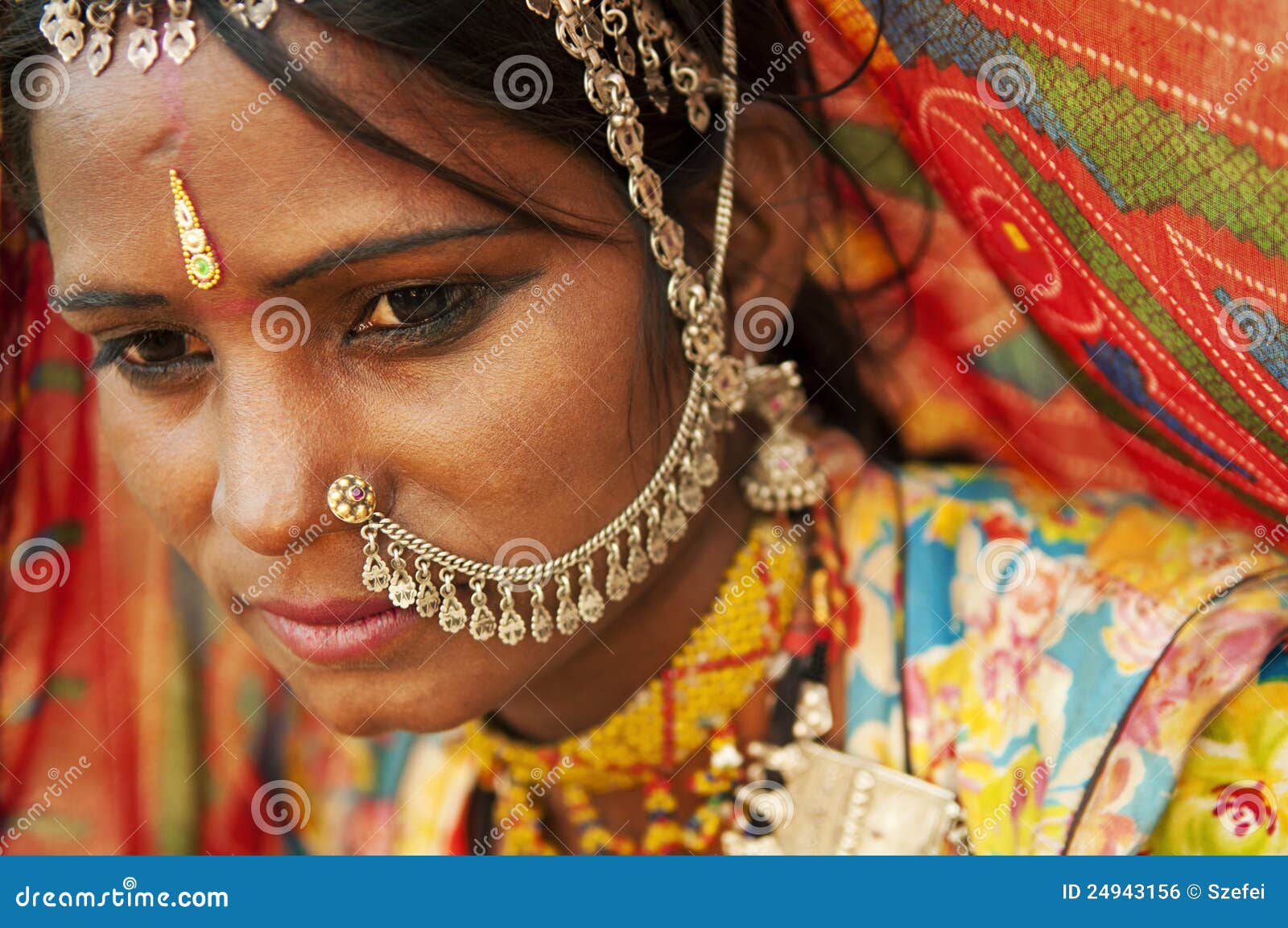 Schöner Inder stockfoto. Bild von schlecht, schön, person - 24943156