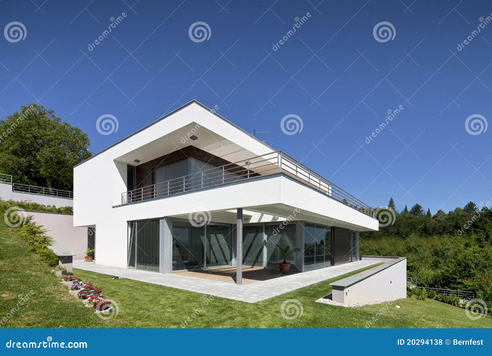 Schönes Modernes Haus Lizenzfreie Stockfotos - Bild: 20294138