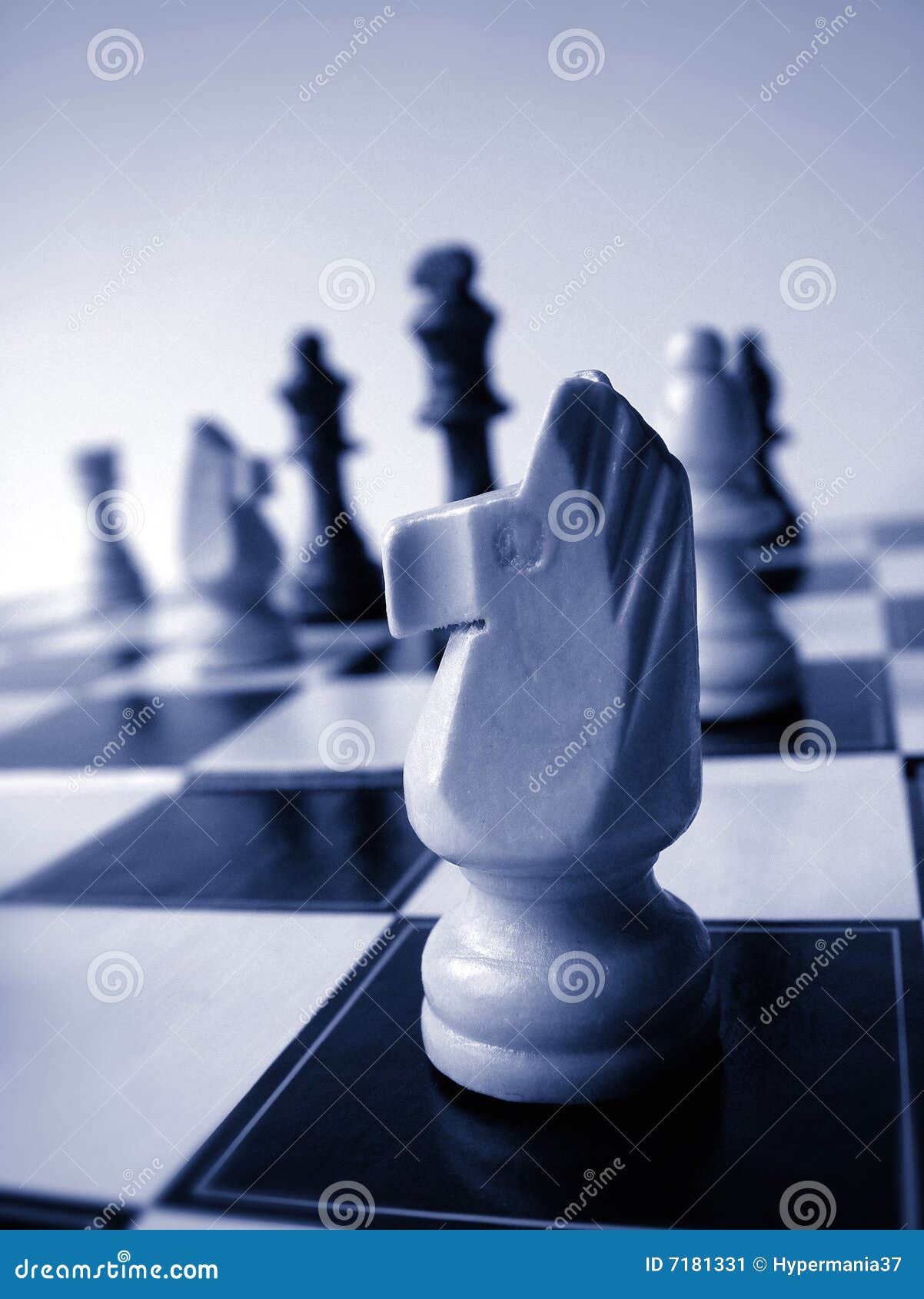 Schaak stock afbeelding. Image of spel, blauw, schaakbord - 7181331