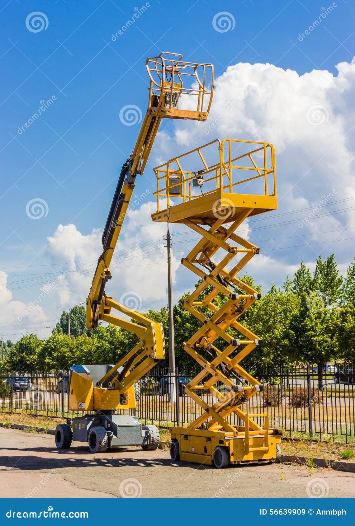 Schaarlift En Gearticuleerde Boomlift Stock Afbeelding - Image of ...