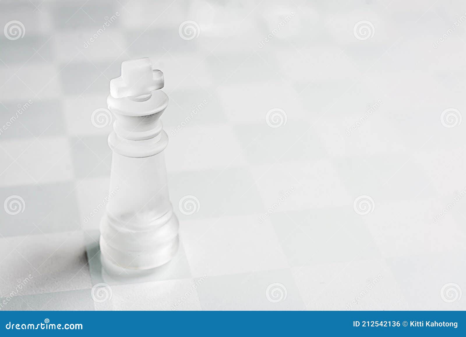 Schaken Figuurtjes Symbool Voor Concurrentie Stock Foto - Image of ...