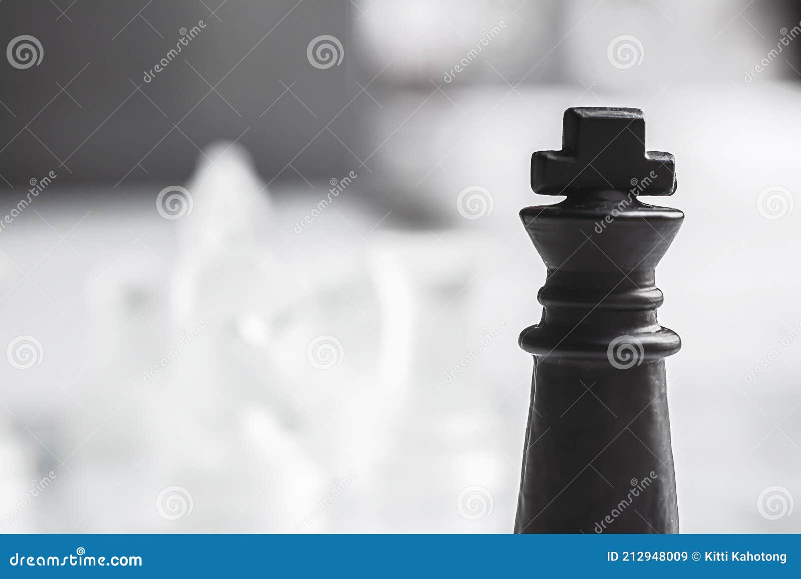 Schaken Figuurtjes Symbool Voor Concurrentie Stock Afbeelding - Image ...