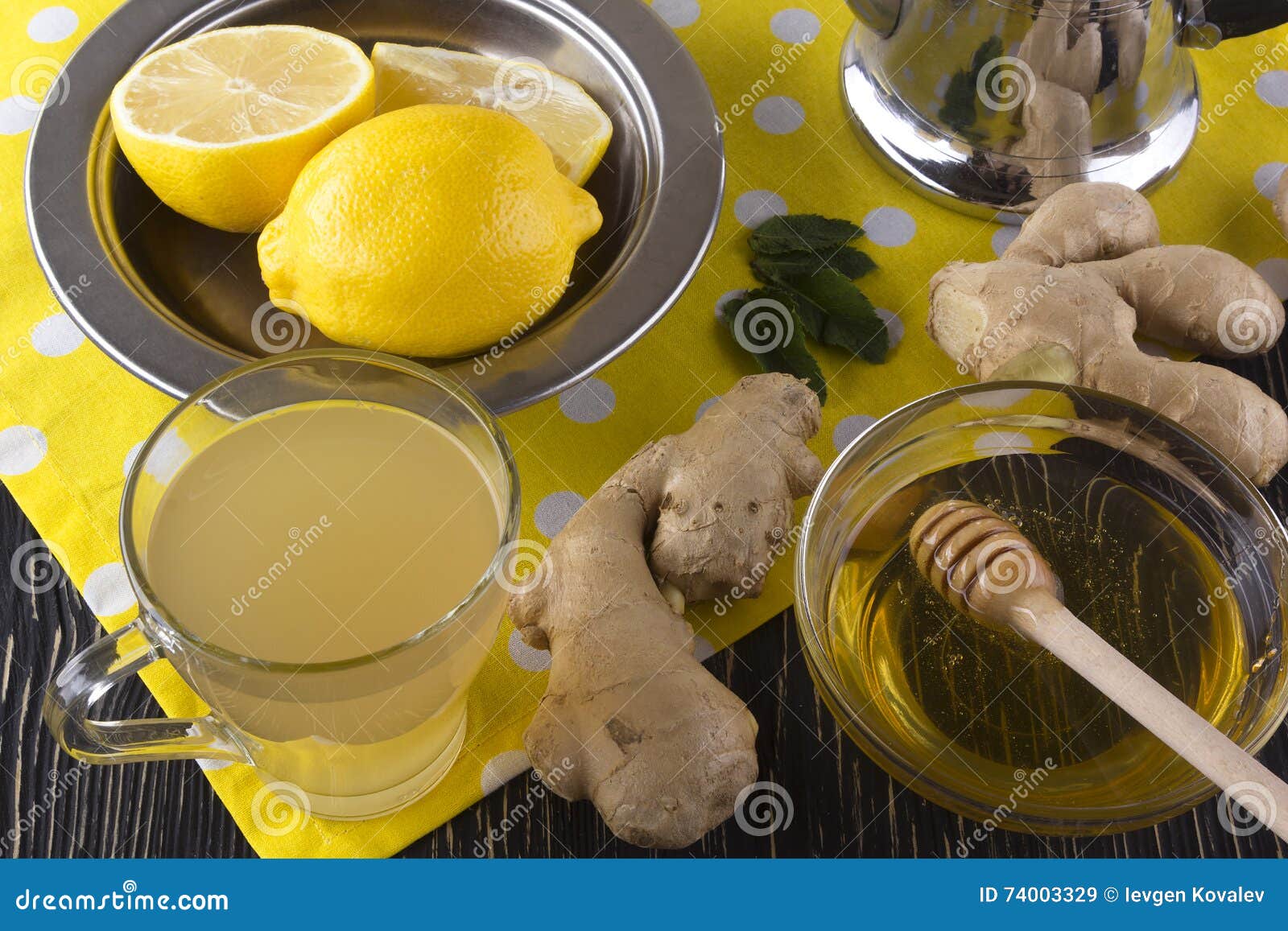 Schale Ingwertee Mit Honig Und Zitrone Stockbild - Bild von gesundheit ...