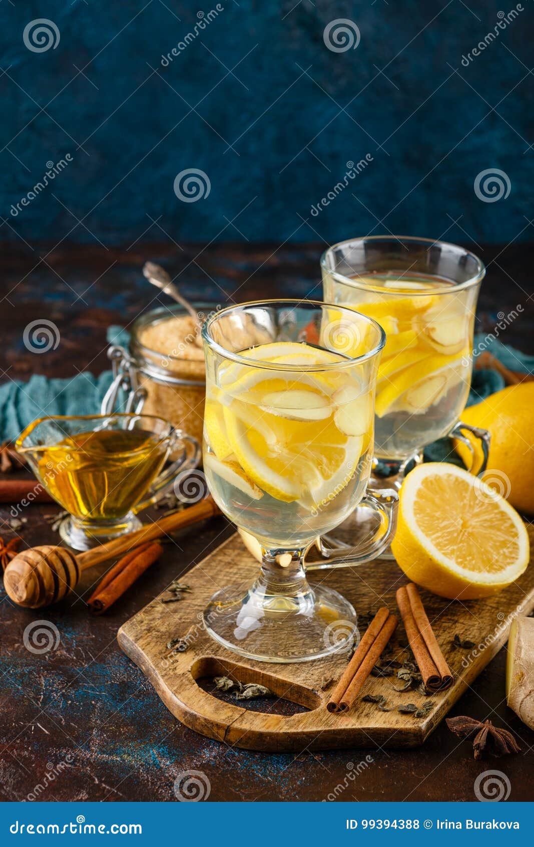 Schale Ingwertee Mit Honig Und Zitrone Stockfoto - Bild von braun ...