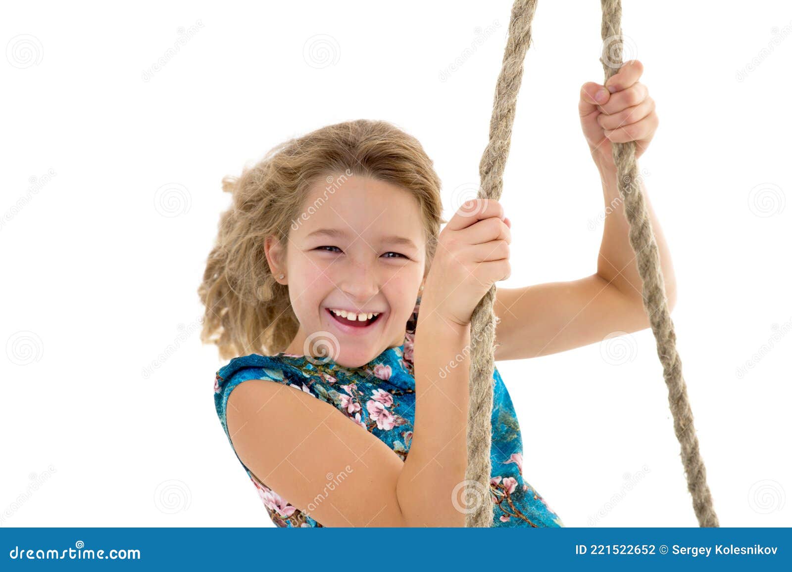 Schattig Meisje Met Lange Adem Dat Aan Touwtje Zit Stock Foto - Image ... Schattig Meisje Met Lange Adem Dat Aan Touwtje Zit Stock Foto - Image ...