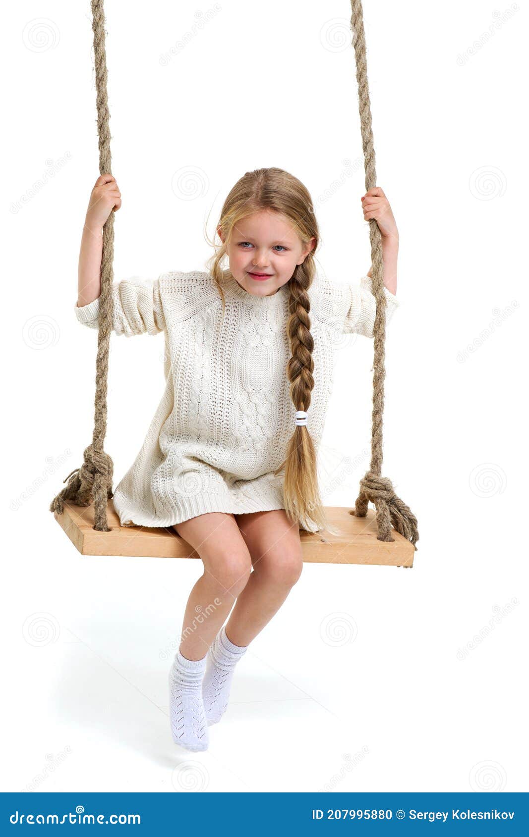 Schattig Meisje Met Lange Adem Dat Aan Touwtje Zit Stock Foto - Image ... Schattig Meisje Met Lange Adem Dat Aan Touwtje Zit Stock Foto - Image ...