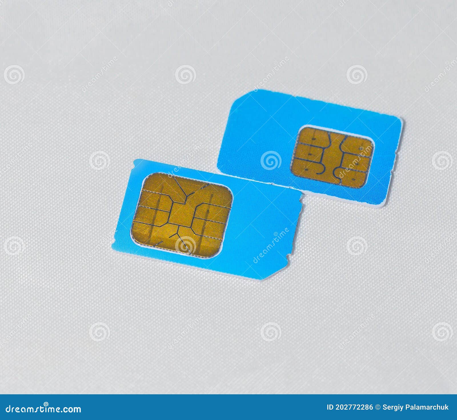 Scheda Sim Per Cellulare Utilizzata Macro Su Bianco Fotografia Stock ...