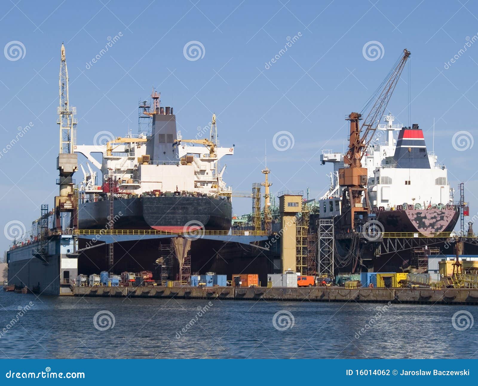 Scheepswerf stock foto. Image of schil, haven, overzees - 16014062