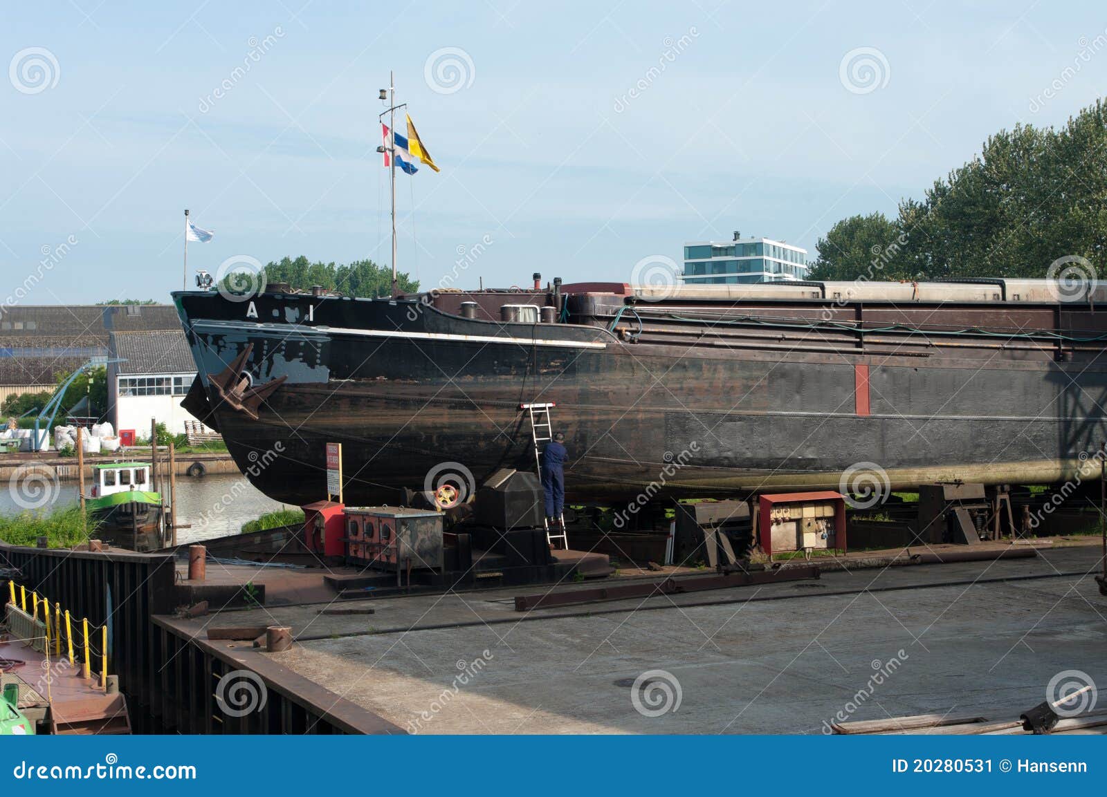 Scheepswerf stock afbeelding. Image of havenwerkster - 20280531