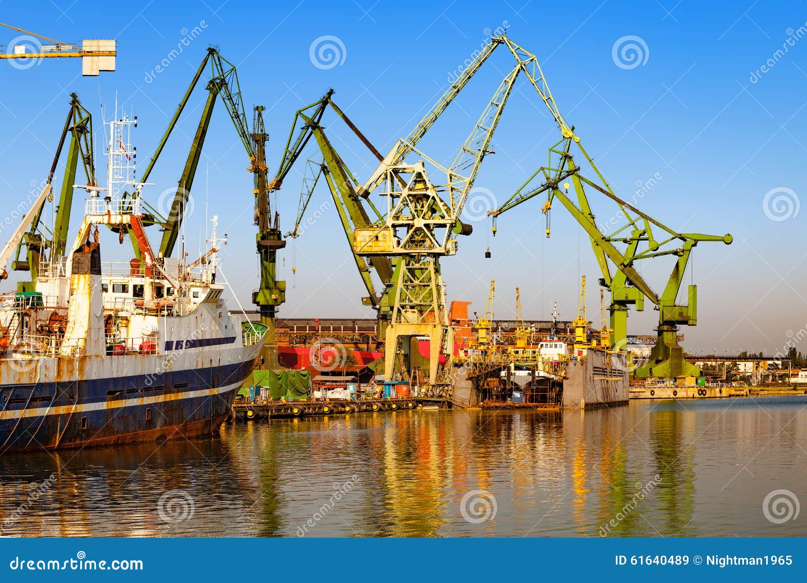 Scheepswerf - De Industriegebied Stock Afbeelding - Image of velen ...