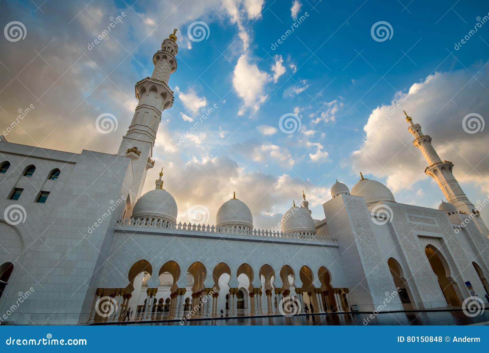 Scheich Zayed Grand Mosque redaktionelles stockfoto. Bild von emiräte ...