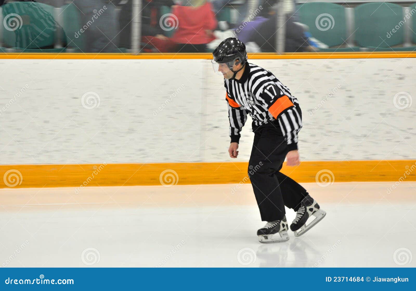 Scheidsrechter in NCAA Het Spel Van Het Ijshockey Redactionele Stock ...