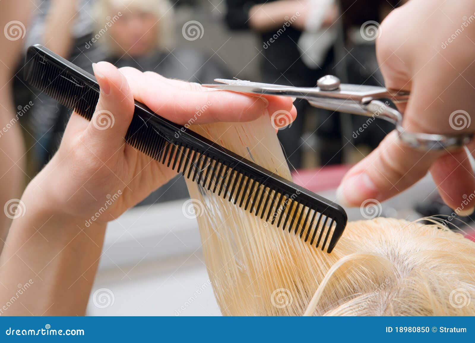 Scheren, Die Haar Schneiden Stockfoto - Bild von haarschnitt, spiegel ...