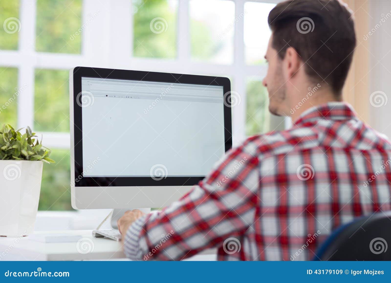 Scherm Van De Mensen Het Voor Lege Computer Stock Afbeelding - Image of ...