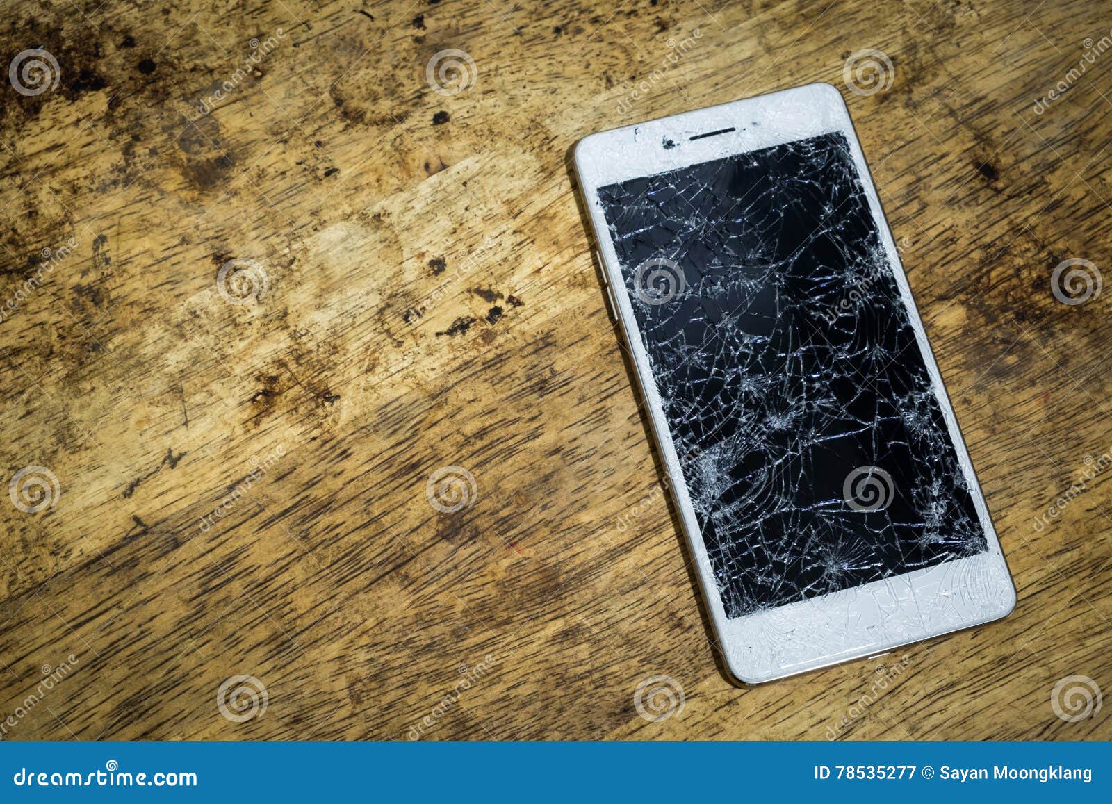 Schermo mobile rotto immagine stock. Immagine di sfondo - 78535277