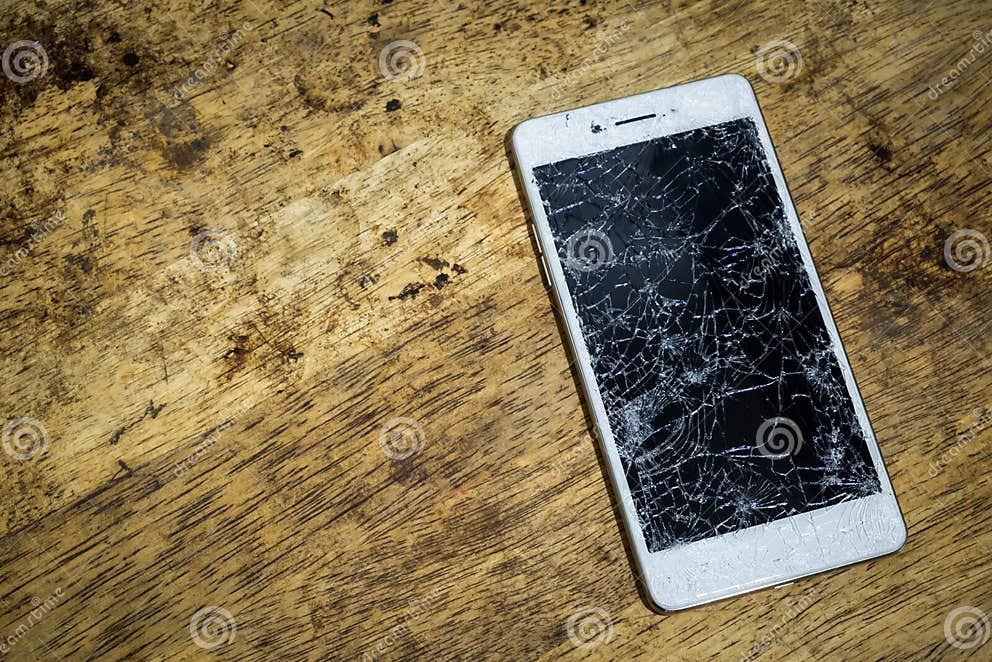 Schermo mobile rotto immagine stock. Immagine di sfondo - 78535277