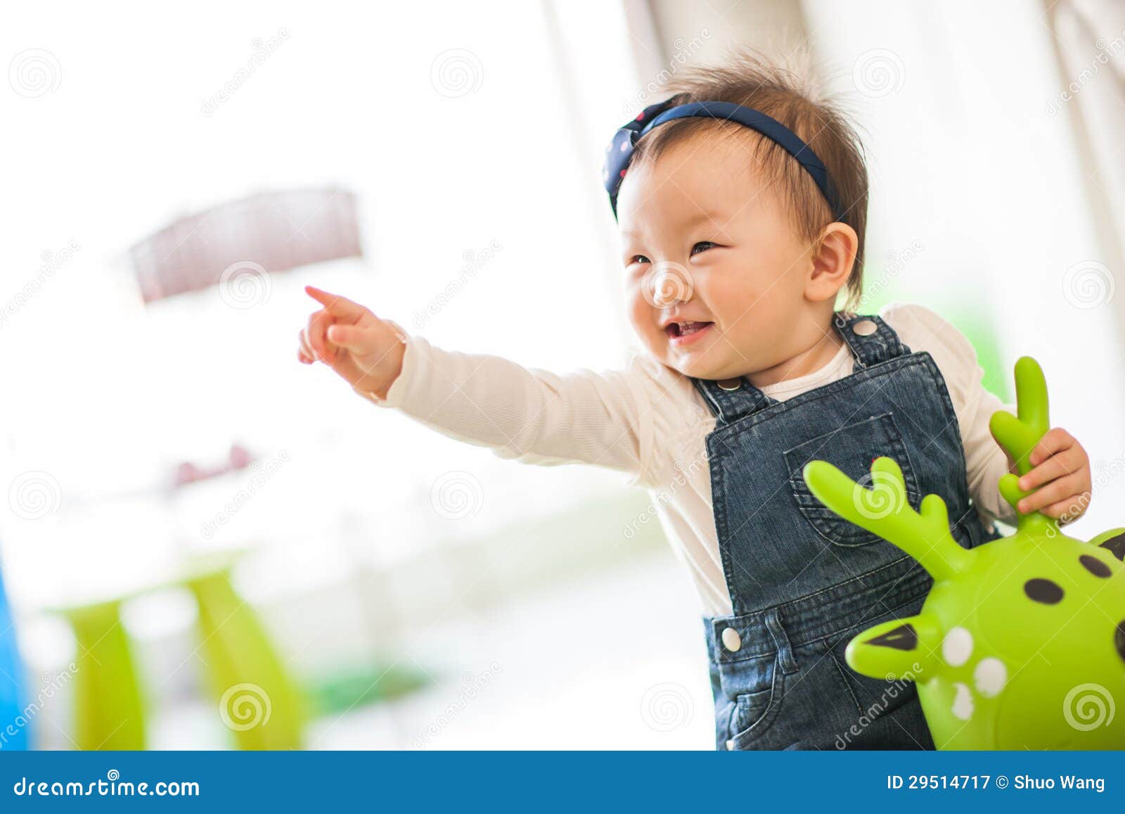 Scherzen Sie Das Spielen Der Spielwaren Stockbild - Bild von freundlich ...