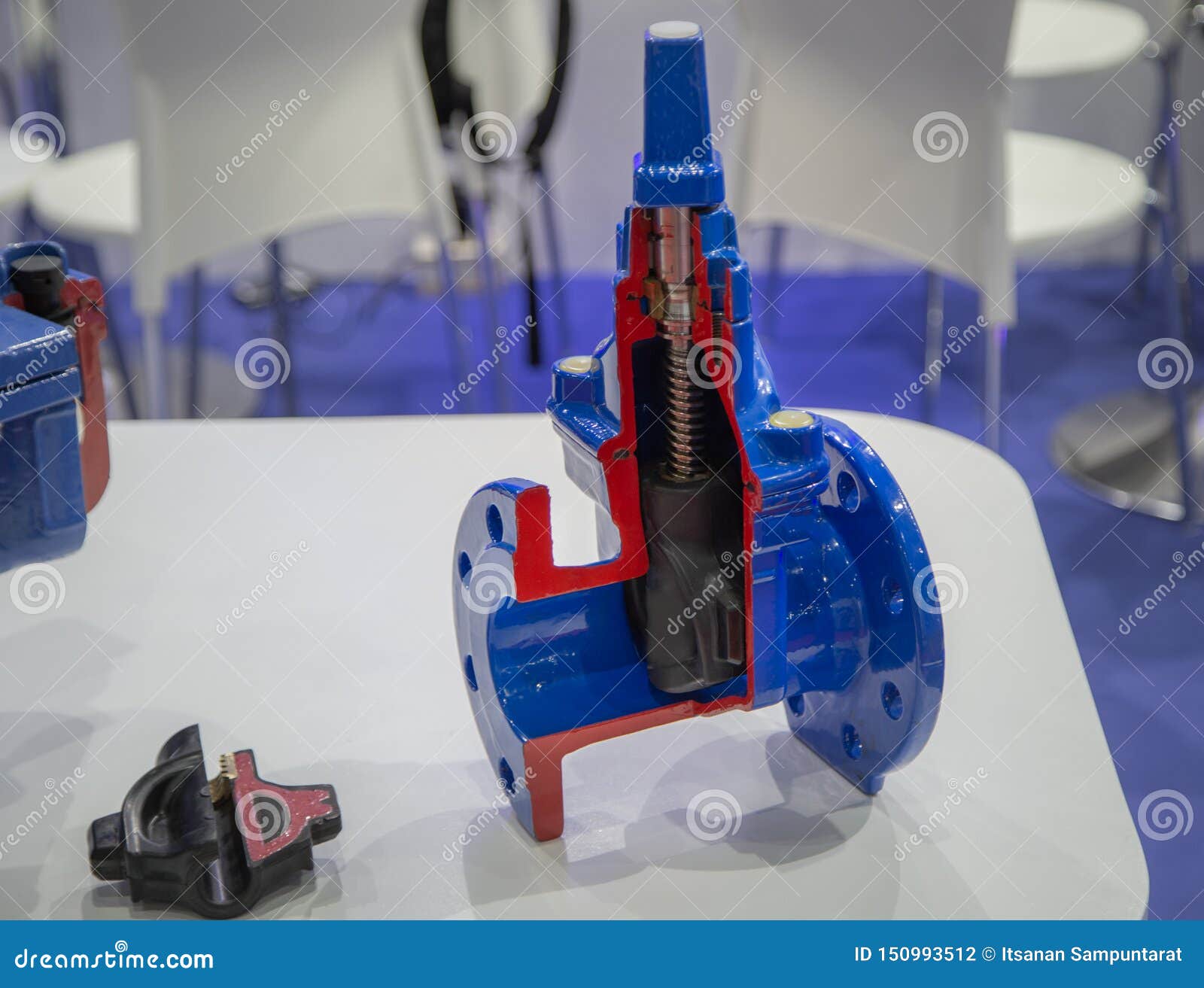 Schieber im Schnitt stockfoto. Bild von rohrleitung - 150993512