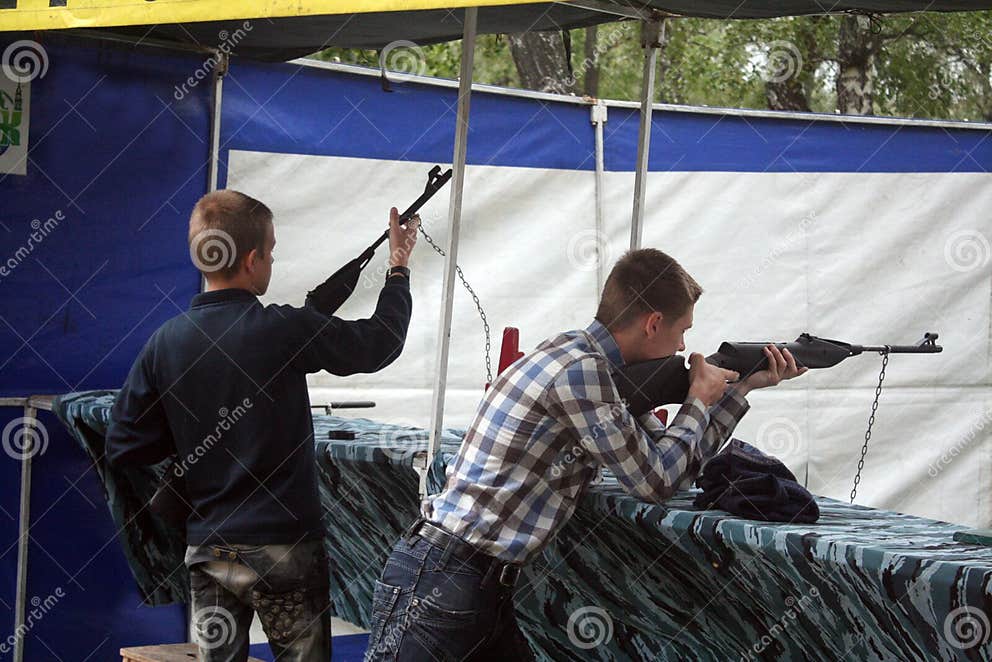 Schietbaan redactionele afbeelding. Image of doelstellingen - 58391160