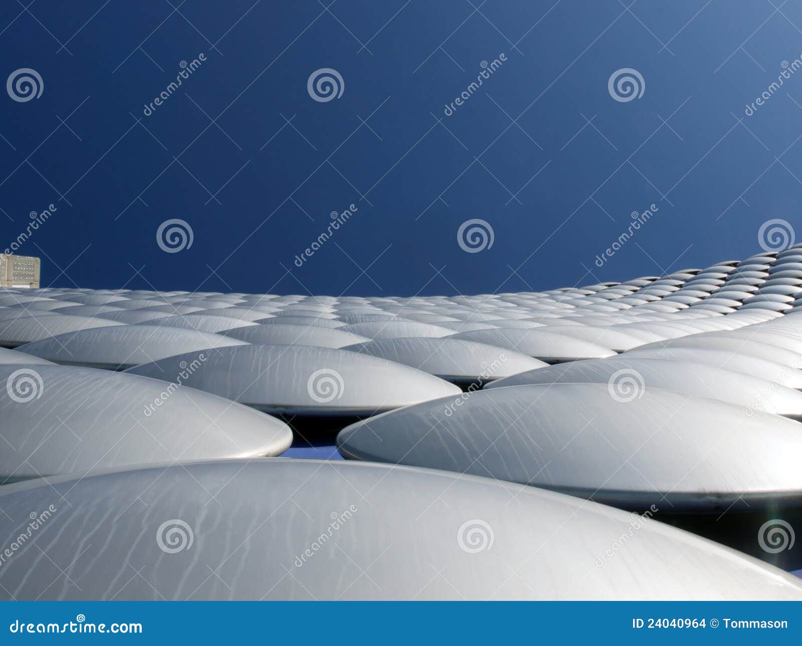 Schijven stock foto. Image of metaal, schijven, architectuur - 24040964