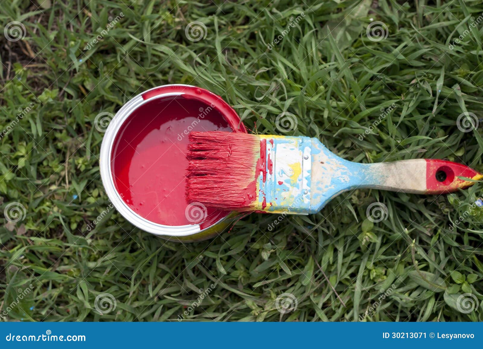 Schilder Borstel En Pot Van Rode Verf Stock Afbeelding - Image of groen ...