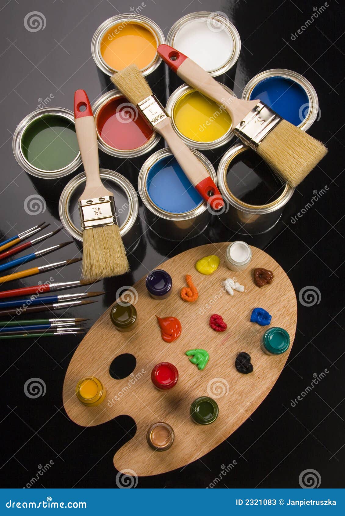 SCHILDER BORSTEL EN VERF stock afbeelding. Image of ontwerp - 2321083