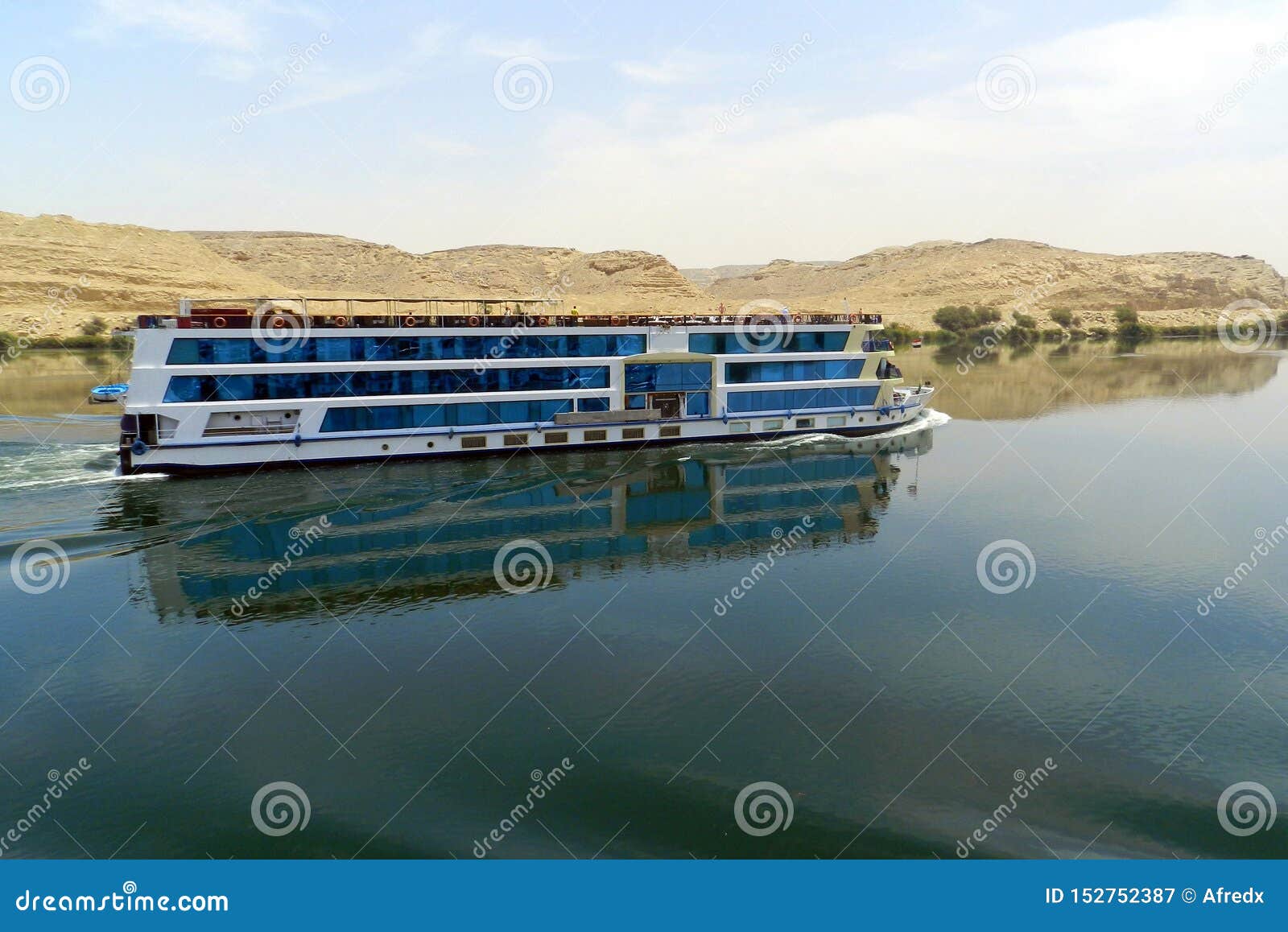 Schip op de Nijl, Egypte stock afbeelding. Image of groot - 152752387