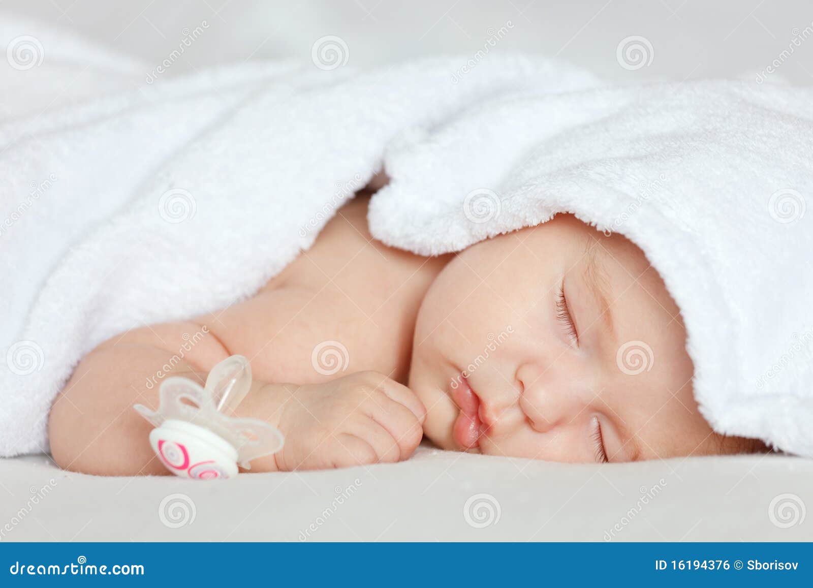 Schlafendes Baby stockfoto. Bild von sauber, nett, verengt - 16194376