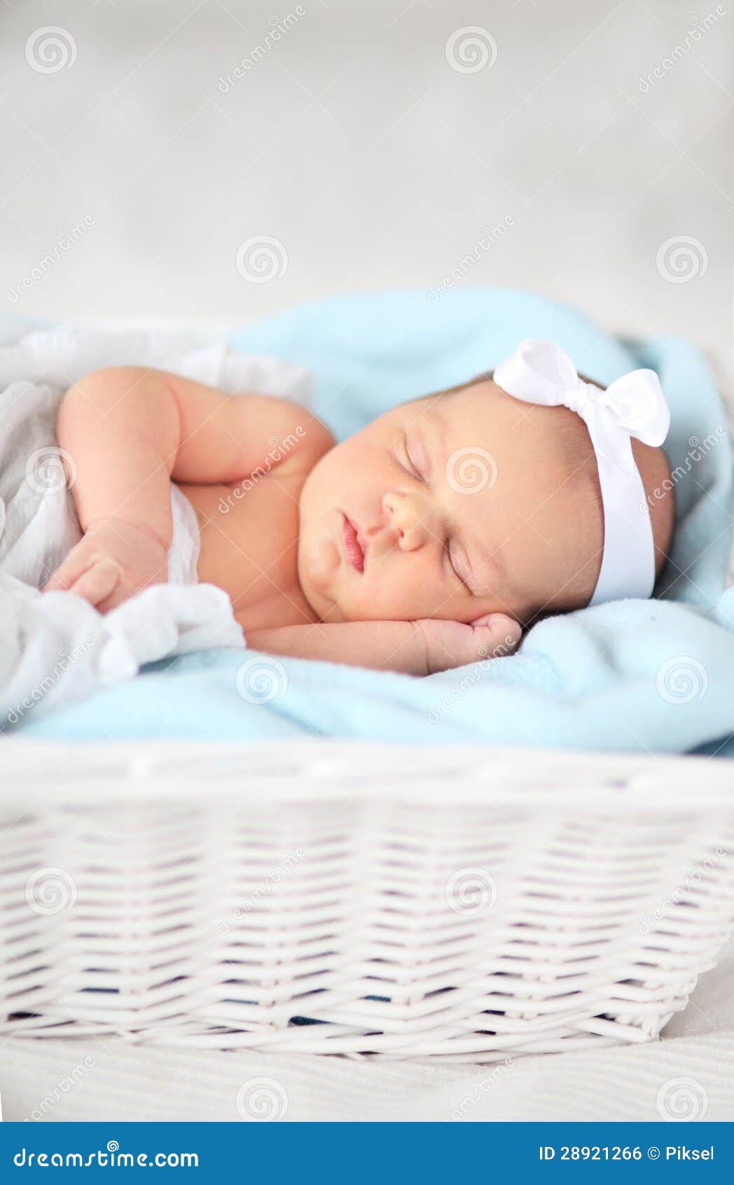 Schlafendes Baby stockfoto. Bild von gemütlich, entzückend - 28921266