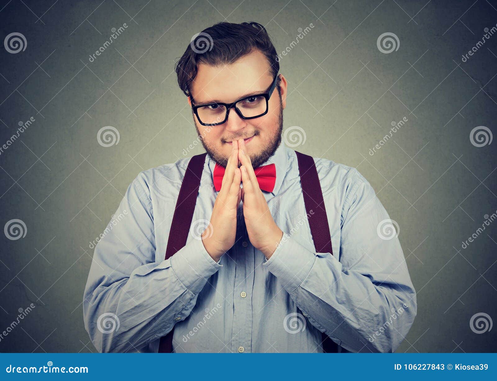 Fettleibiger Mensch, Der Unter Kamera Posiert Stockbild - Bild von ...