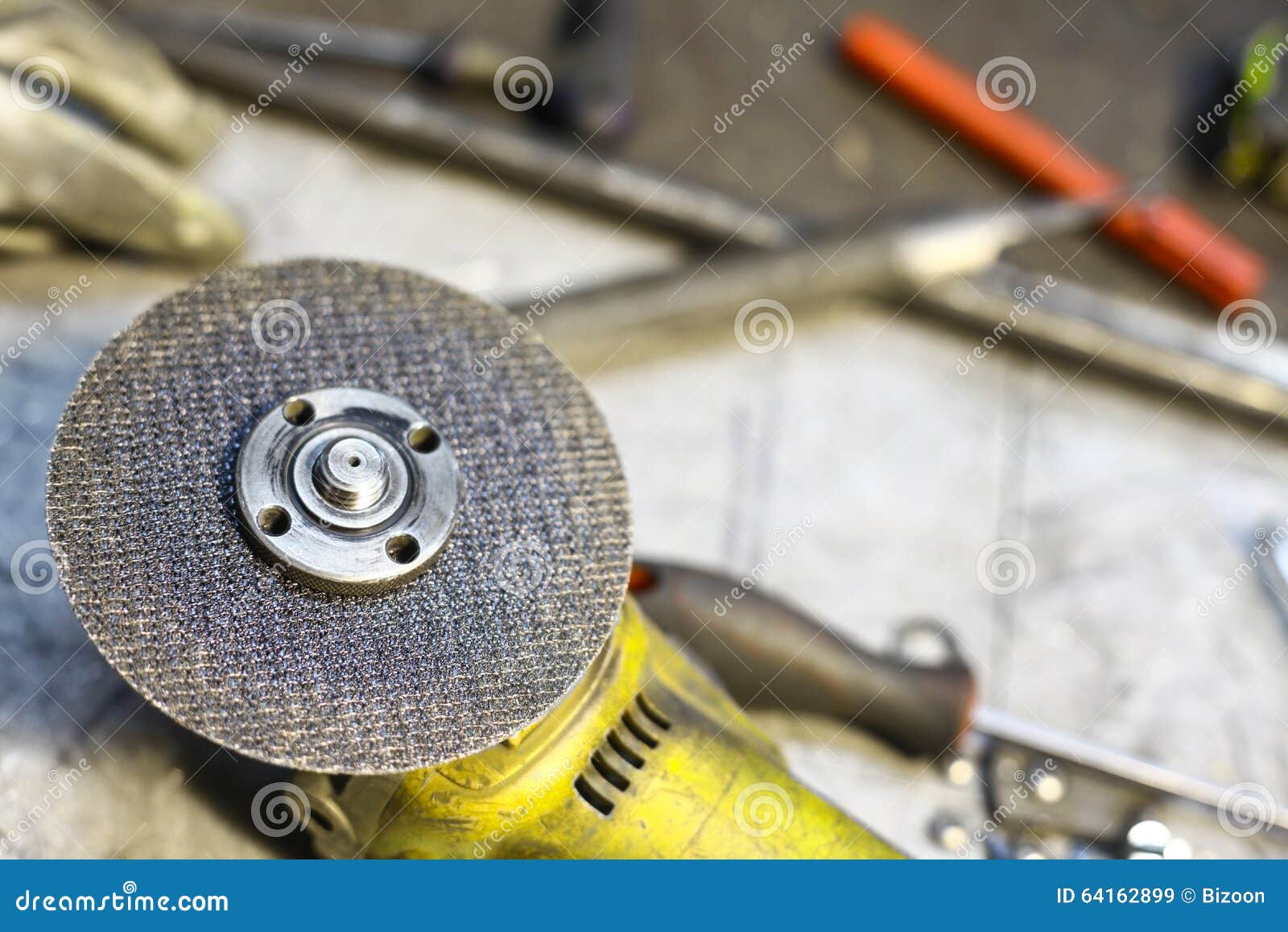 Schleifer in der Werkstatt stockbild. Bild von drehbeschleunigung ...