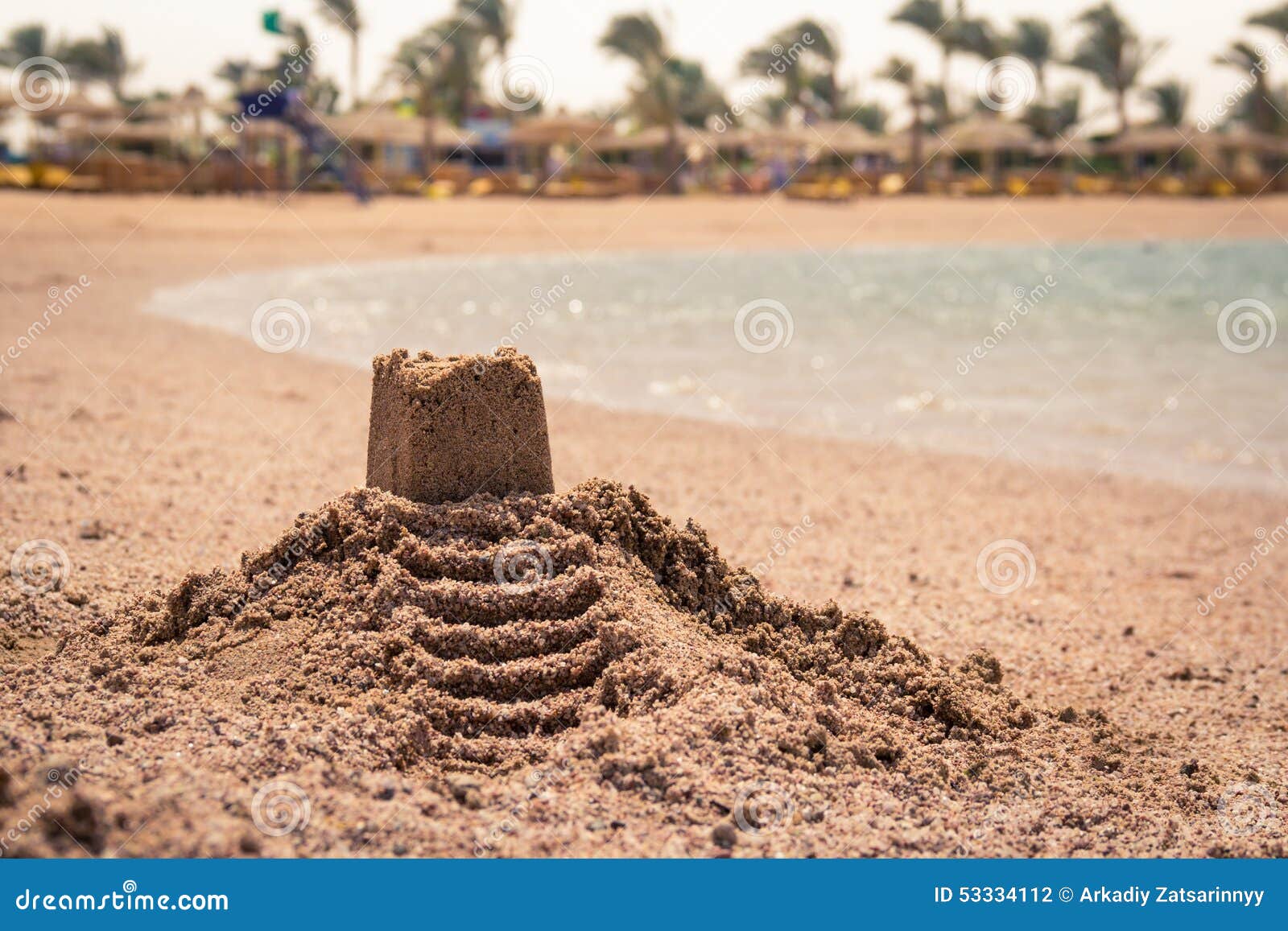 Schloss auf dem Sand stockfoto. Bild von sand, spielen - 53334112