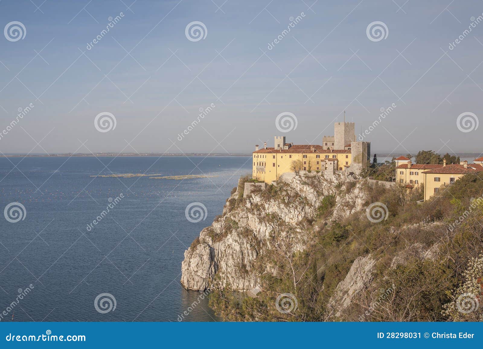 Schloss Duino stockbild. Bild von pfad, adria, nord, wasser - 28298031