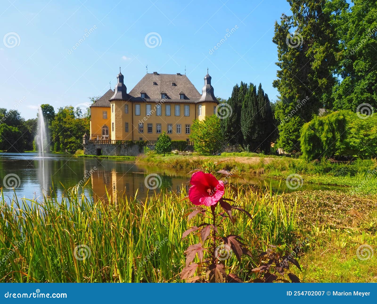 Schloss Dyck Beautiful German Water Castle in Juechen Editorial ...